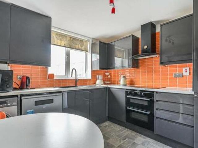 2 Bedroom Flat For Rent In Oval, London