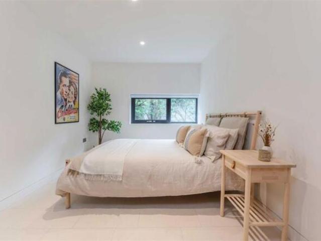 2 bedroom flat for rent in Oval Road, Camden, NW1