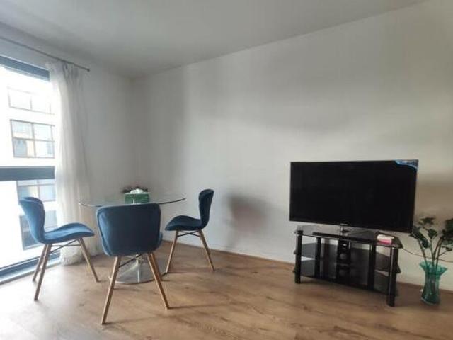 2 Bedroom Flat For Rent In Oval Road, London