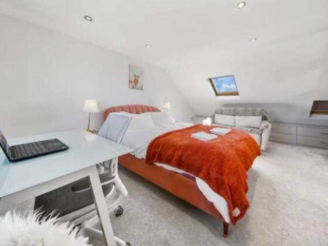 2 bedroom flat for rent in Overton Road, Leyton, Waltham Forest, E10