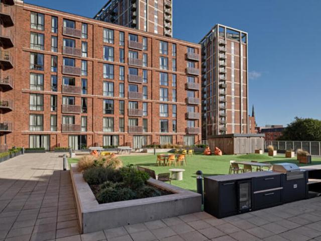 2 bedroom flat for rent in Oxbow, Stephenson House, M5