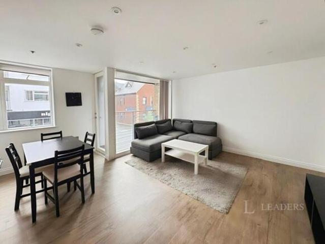2 bedroom flat for rent in Oxford Street, Leamington Spa, Warwickshire, CV32