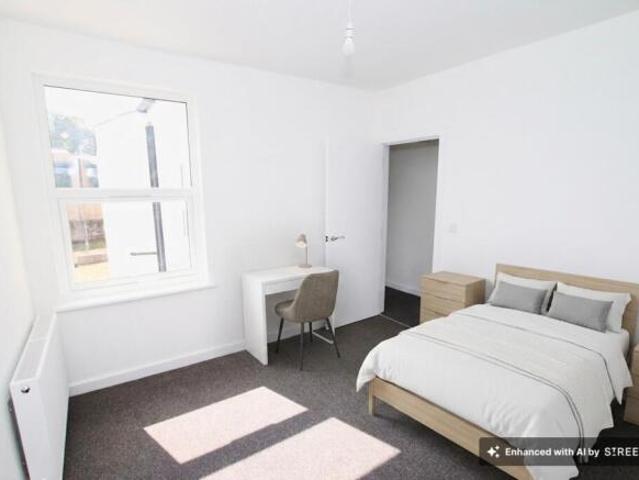 2 bedroom flat for rent in Oxford Road, Southampton, SO14