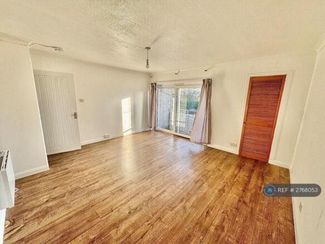 2 bedroom flat for rent in Oxgangs Green, Edinburgh, EH13