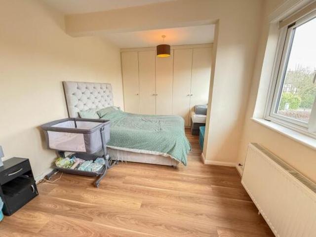 2 bedroom flat for rent in Oxhey Road, Oxhey, Watford, WD19
