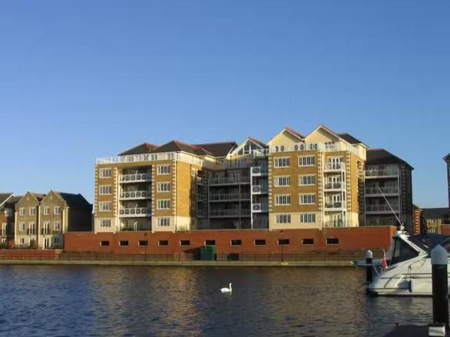 2 bedroom flat for rent in Pacific Heights North, 17 Golden Ga.