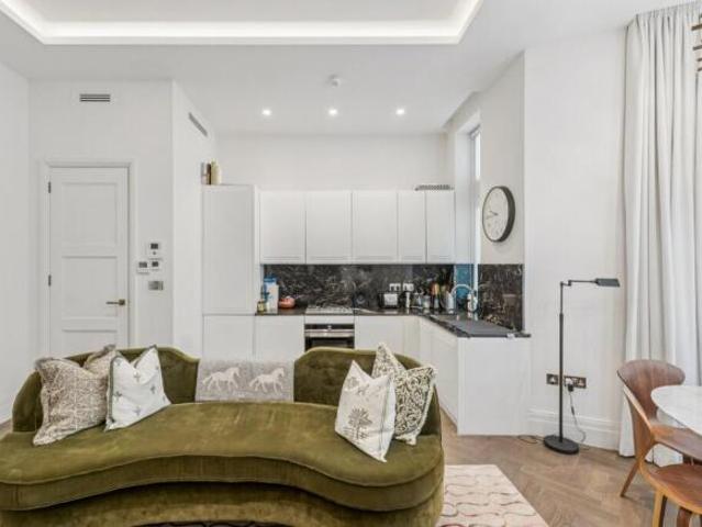 2 bedroom flat for rent in Palace Court, Bayswater, W2