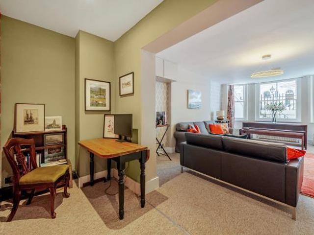 2 bedroom flat for rent in Palace Gardens Terrace, London, W8