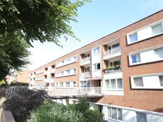 2 bedroom flat for rent in Palmeira Avenue, Hove, BN3