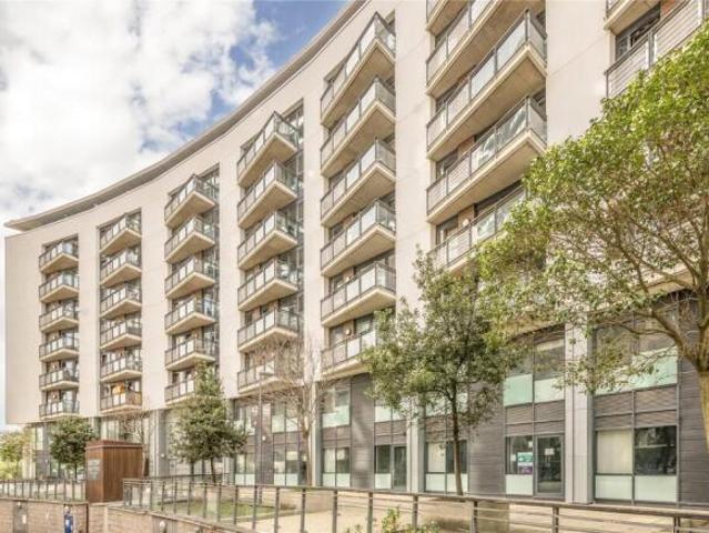 2 bedroom flat for rent in Palmers Road, London, E2