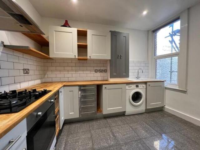 2 bedroom flat for rent in Palmerston Crescent, N13
