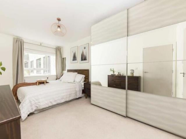 2 bedroom flat for rent in Palmerston Road, Acton, W3