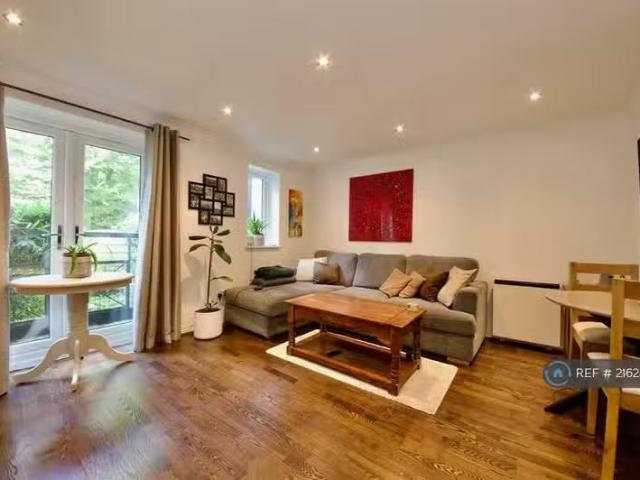 2 bedroom flat for rent in partens Court, London, E11