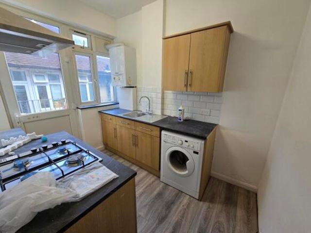 2 bedroom flat for rent in Parade Mansions, Watford Way, Hendon, Barnet, London, NW4