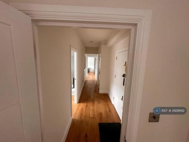 2 bedroom flat for rent in Paramount Court, London, WC1E