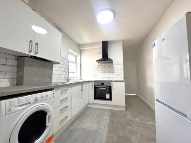 2 bedroom flat for rent in Park Avenue. Barking, IG11