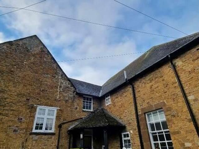 2 bedroom flat for rent in Park Close OX16