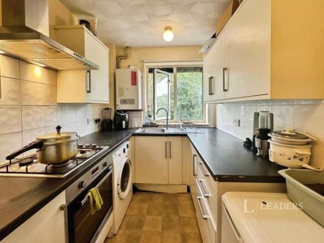 2 bedroom flat for rent in Park Court, Old London Road, Brighton, BN1