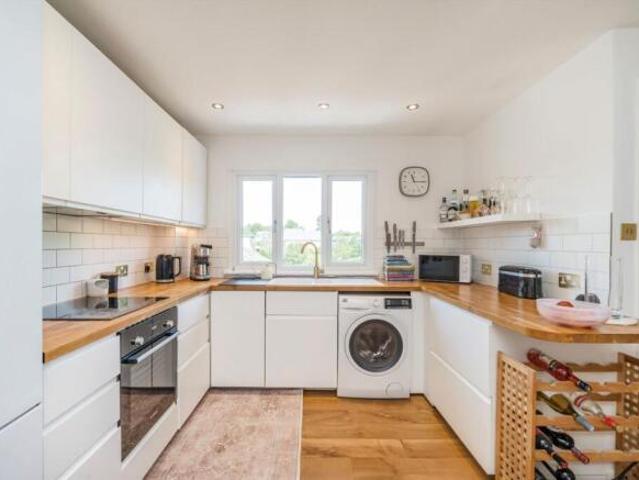 2 bedroom flat for rent in Park Court, Sydenham, SE26