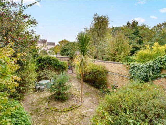 2 bedroom flat for rent in Park Hill, London, SW4