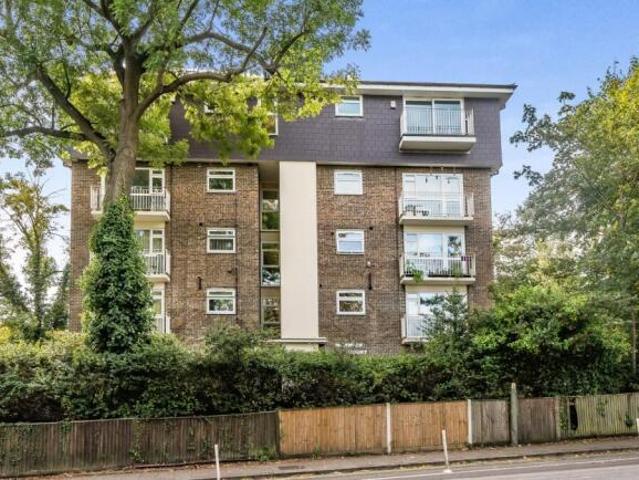2 bedroom flat for rent in Park Hill Road Bromley BR2