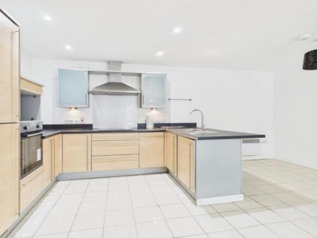 2 bedroom flat for rent in Park Lane, Croydon, CR0