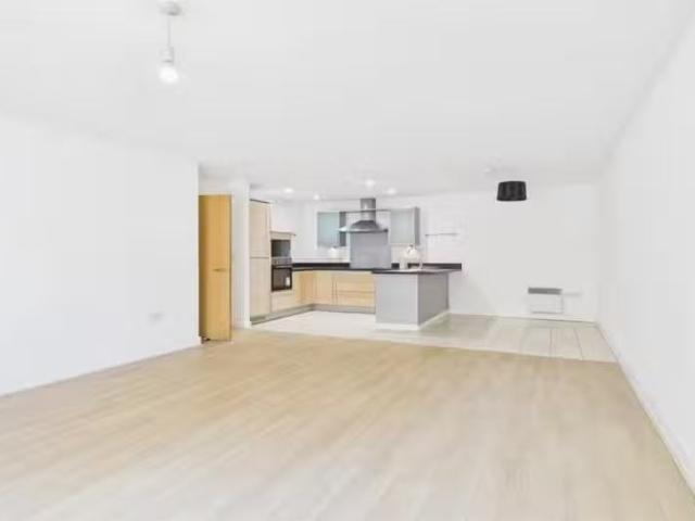 2 bedroom flat for rent in Park Lane, Croydon, CR0