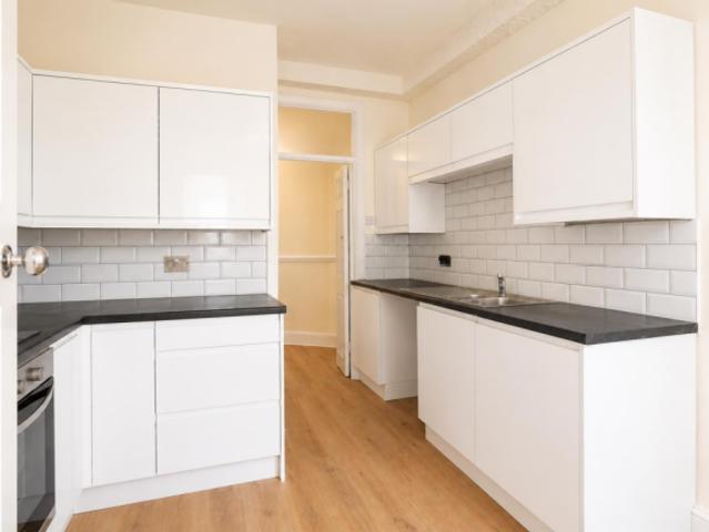 2 bedroom flat for rent in Park Lane, Southend On Sea, SS1