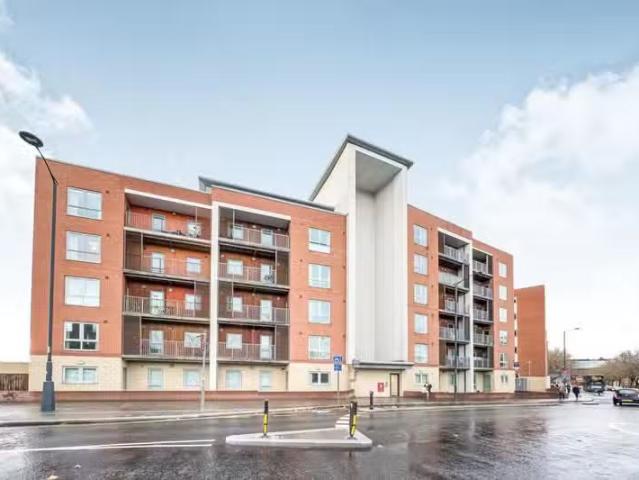 2 bedroom flat for rent in Park Lane Plaza, 2 Jamaica Street.