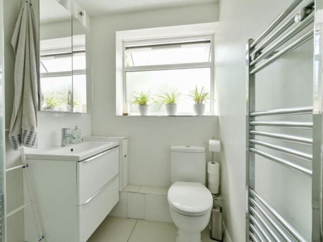 2 bedroom flat for rent in Park Road, Chiswick, London, W4