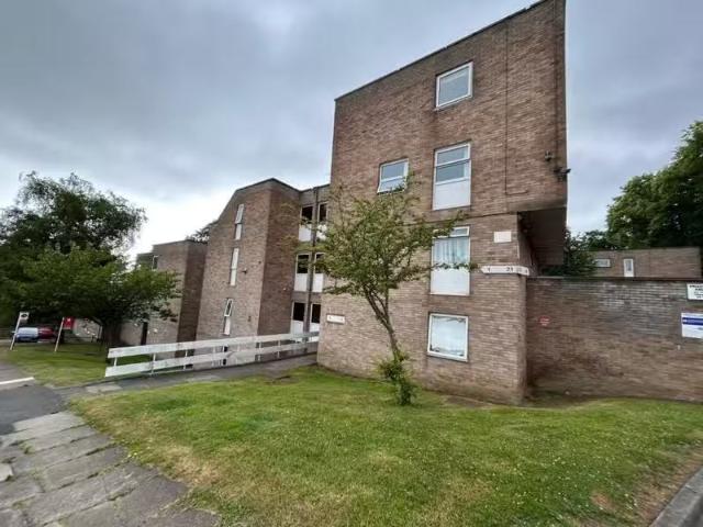2 bedroom flat for rent in Park Road, Eccleshill, Bradford, We.