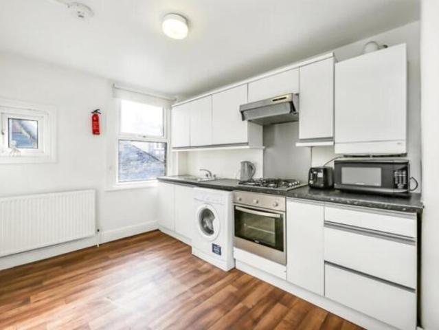 2 bedroom flat for rent in Park Road London N8