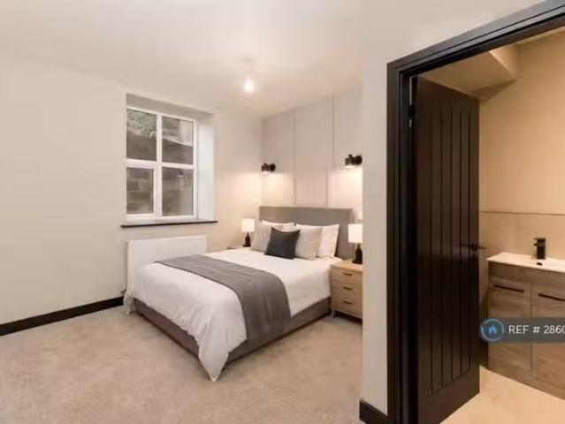 2 bedroom flat for rent in Park Road, Rossendale, BB4