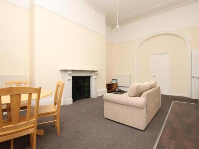 2 bedroom flat for rent in Park Street, Bath, BA1