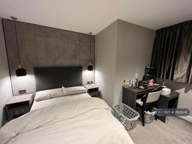 2 bedroom flat for rent in Park Square East, Leeds, LS1