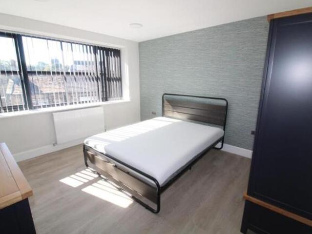 2 bedroom flat for rent in Park Square, Pudsey, LS28