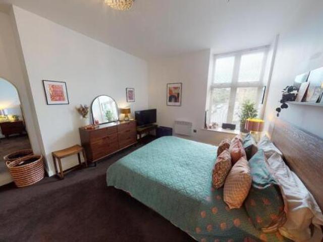 2 bedroom flat for rent in Park View, Cardigan Lane, Burley, Leeds, LS4
