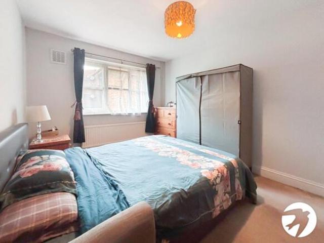 2 bedroom flat for rent in Parkhill Road, Bexley, DA5