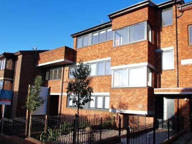 2 bedroom flat for rent in Parkinson House Vaughan Road Harpenden AL5