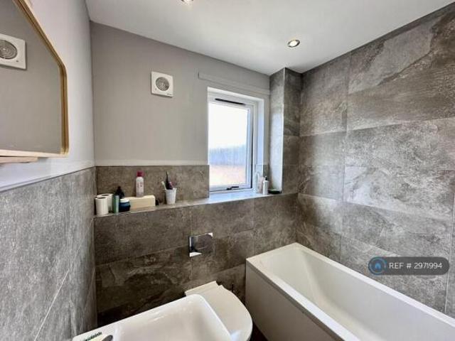 2 bedroom flat for rent in Parkside Terrace, Edinburgh, EH16