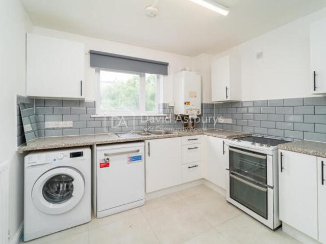 2 bedroom flat for rent in Parkside Crescent, Holloway, London, N7