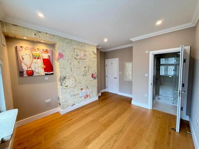 2 bedroom flat for rent in Parkway, Camden Town, London NW1
