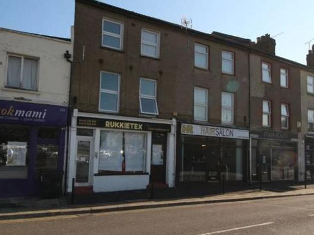 2 bedroom flat for rent in Parrock Street Gravesend Kent DA12