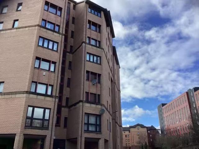 2 bedroom flat for rent in Parsonage Square, Chancellor House.