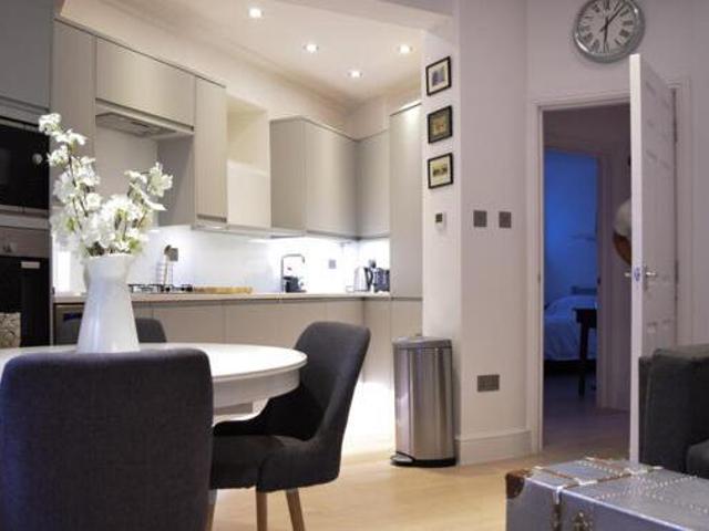 2 Bedroom Flat For Rent In Parsons Green