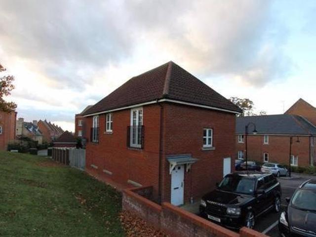 2 bedroom flat for rent in Pastoral Way CM14 5WF CM14