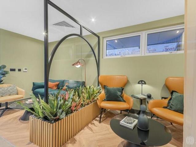 2 bedroom flat for rent in Pavana Square Brentford TW8