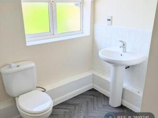 2 bedroom flat for rent in Pavior Road, Nottingham, NG5