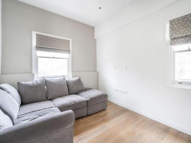 2 bedroom flat for rent in Pembridge Gardens, Notting Hill Gate, London, W2