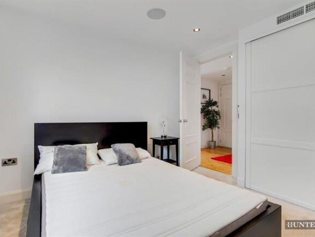 2 bedroom flat for rent in PENTHOUSE, Commercial Road, London, E1